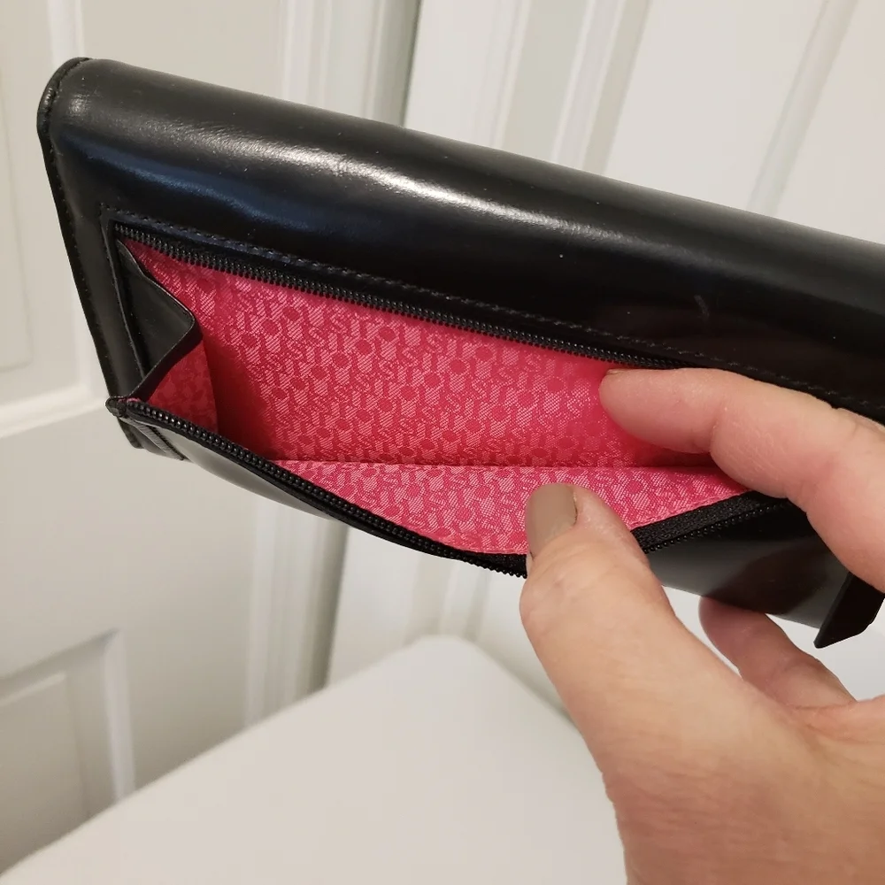 Tous | Bags | Tous Black Smooth Leather Flapover Snap Close Wallet ...